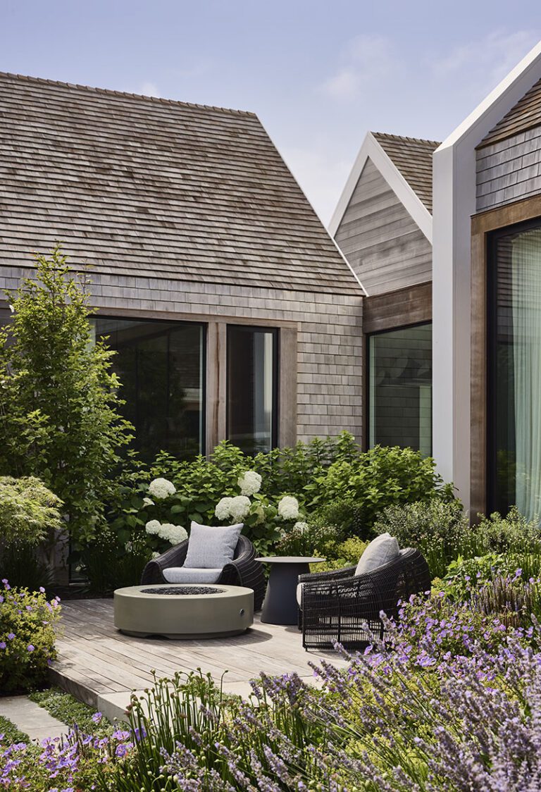 A Nantucket Family Compound Deconstructs and Reimagines Traditional ...