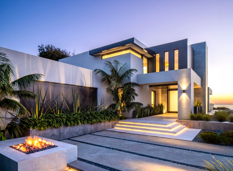 Striking Stone and Stunning Cliffside Views Elevate a Modern California ...