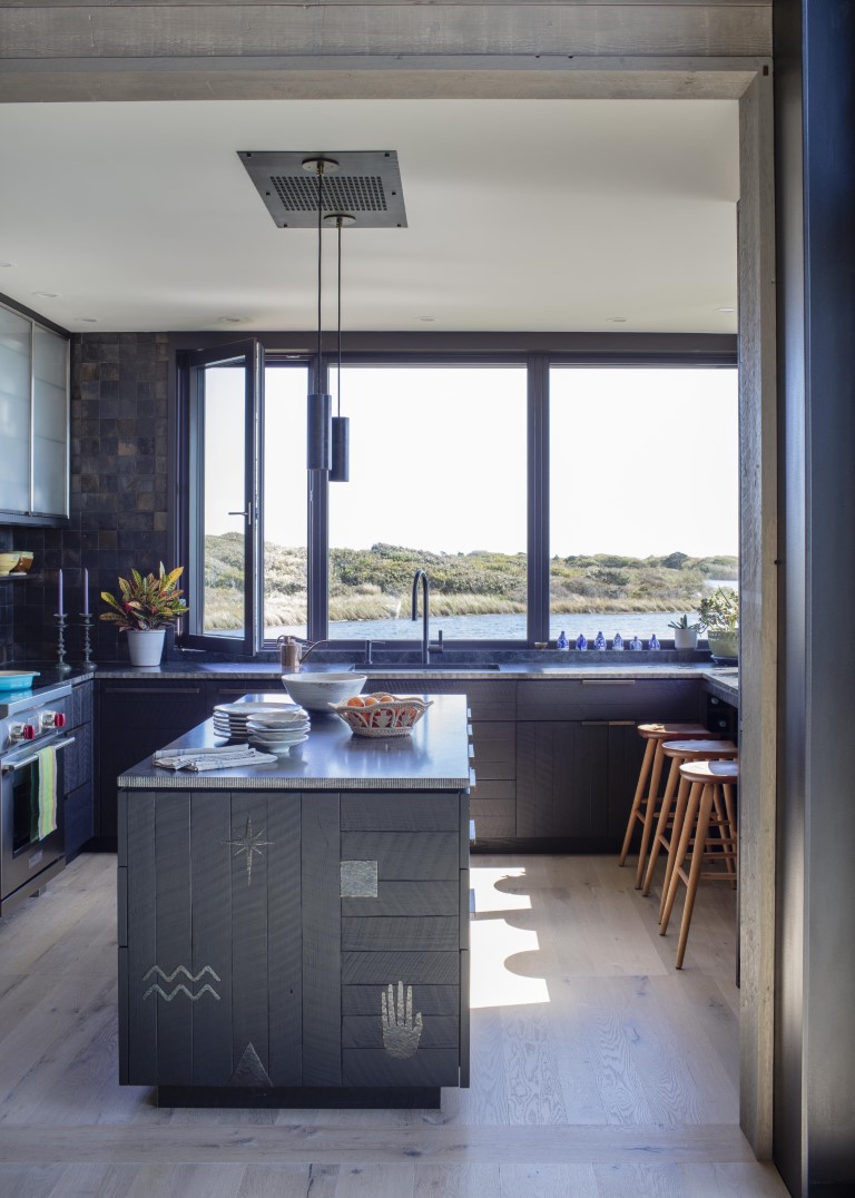 Compact Martha's Vineyard Home Embraces the Island's Nature and Art ...