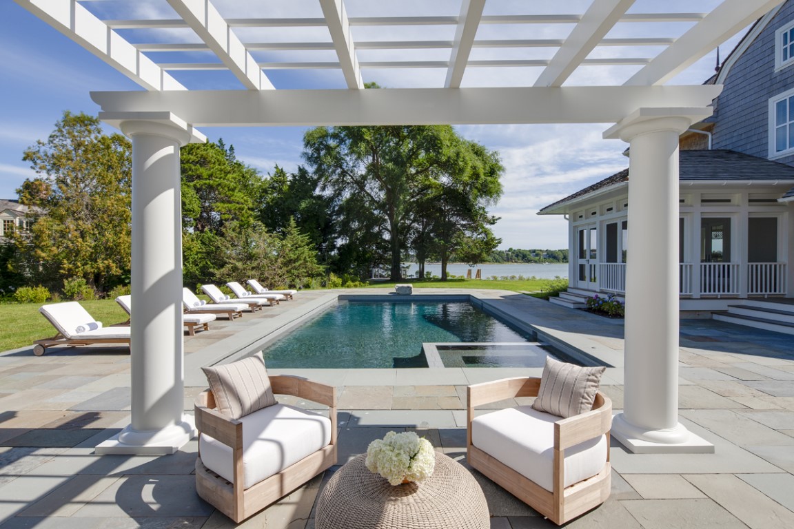 Classic Beach Cottages Inspire a Waterfront Family Retreat on Cape Cod ...