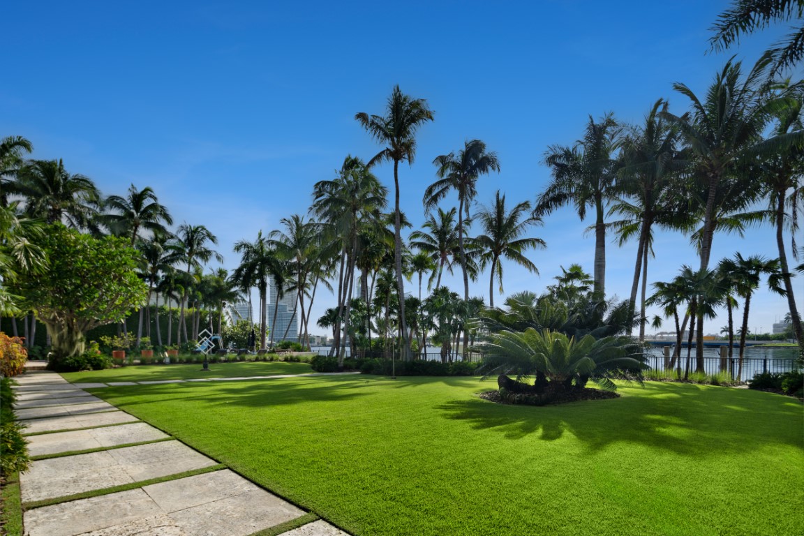 Home of the Week: A Miami Compound With Celebrity Pedigree - Ocean Home ...
