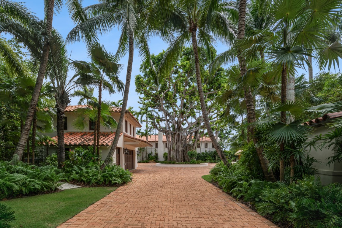 Home of the Week: A Miami Compound With Celebrity Pedigree - Ocean Home ...