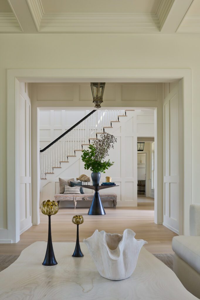 Hamptons Shingle-Style Retreat Transformed with Modern Interior Design ...