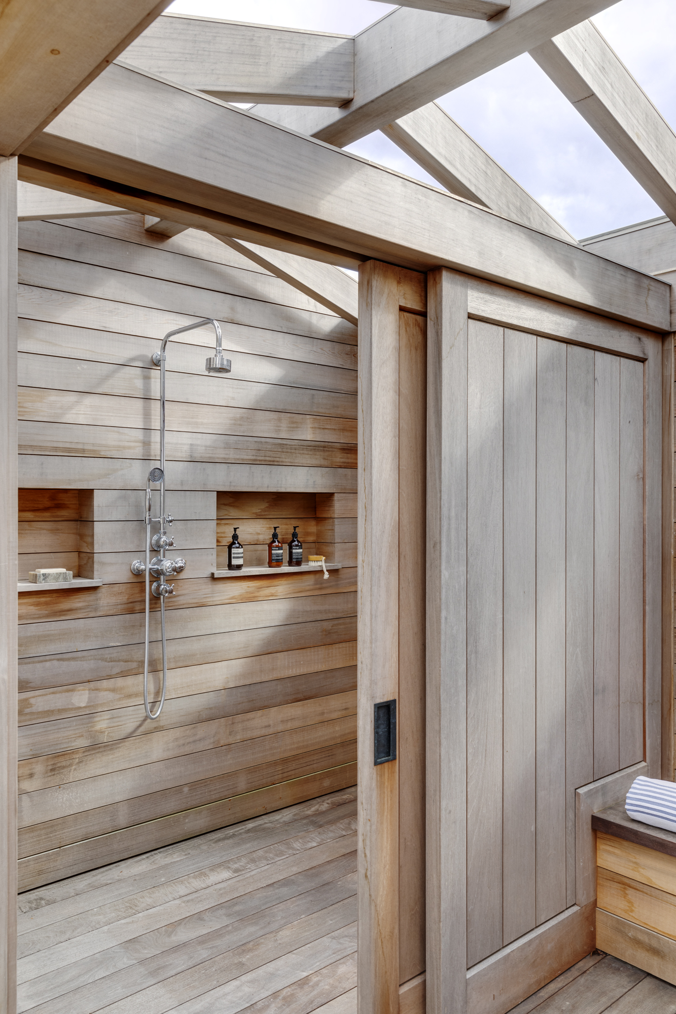 Hidden Gem: A Nantucket Pool House That Redefines Elevated Coastal ...